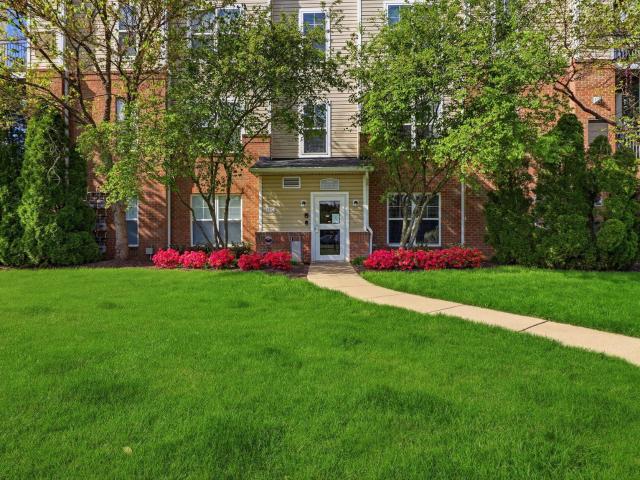 3810 Lightfoot St, Unit 402, Chantilly, VA 20151 | MLS #VAFX2305 | Compass