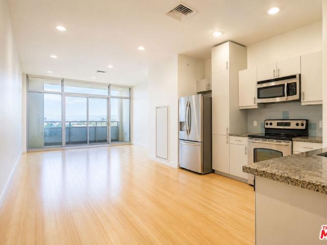 3810 Wilshire Boulevard 2003