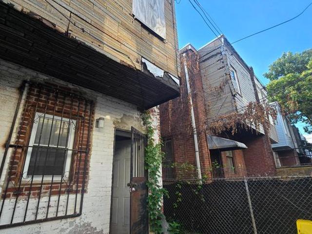 3811 N Darien Street