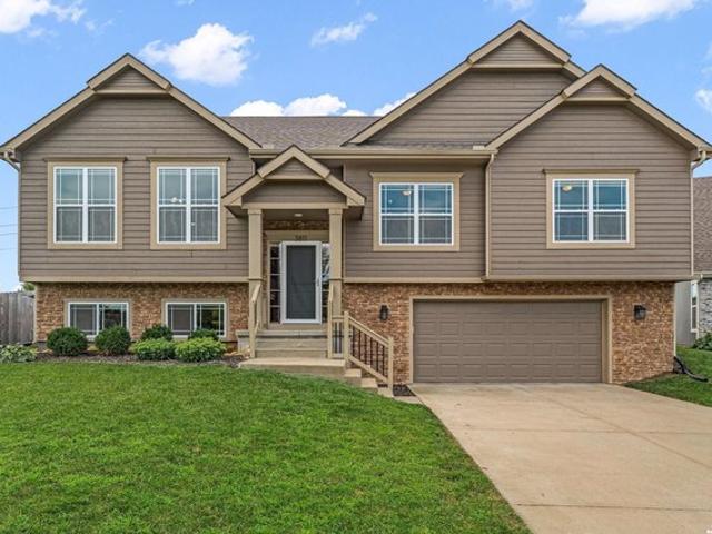 3811 Daylily Ct, Lawrence, KS 66049