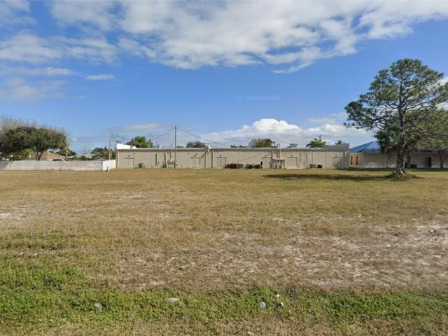 3811 SW 8th Pl, Cape Coral, FL 33914 | MLS #2026006 | Compass