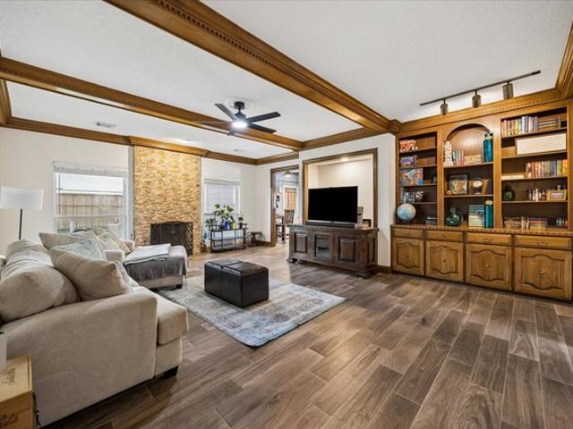 3811 Trappers Forest Dr, Houston, TX 77088