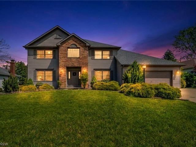 3811 Vincent Dr, Seven Hills, OH 44131