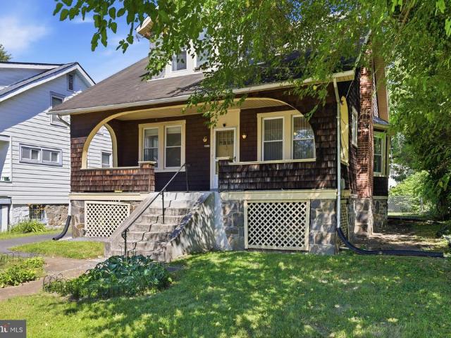 3811 Woodbine Avenue