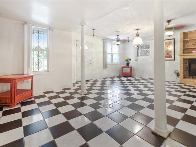 3812 Metropolitan Street