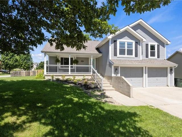 3812 Clayton Dr, Leavenworth, KS 66048