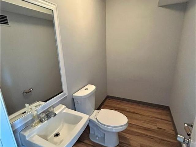 3812 Pearl Road 16 17