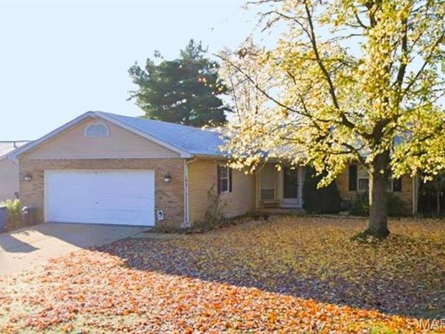3812 Rolling Meadows Dr, Belleville, IL 62221
