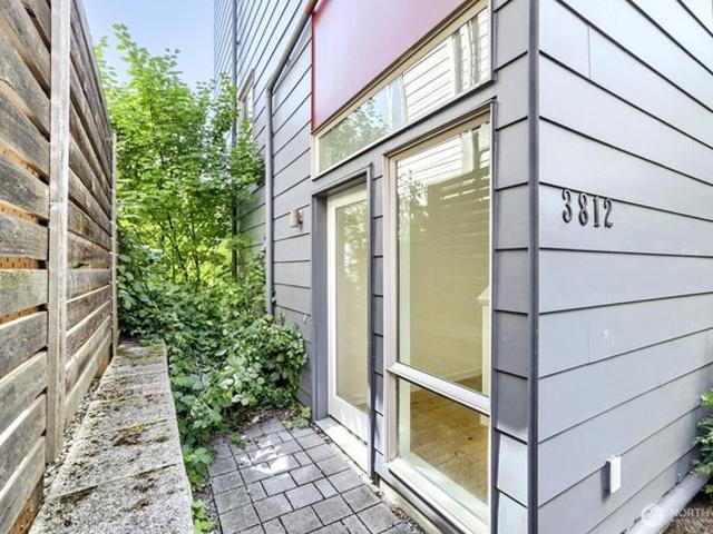 3812 Whitman Ave N, Seattle, WA 98103