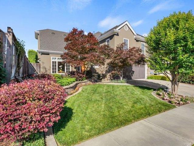 3813 Mountcliffe Court