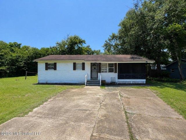 3813 Camellia St, Moss Point, MS 39563