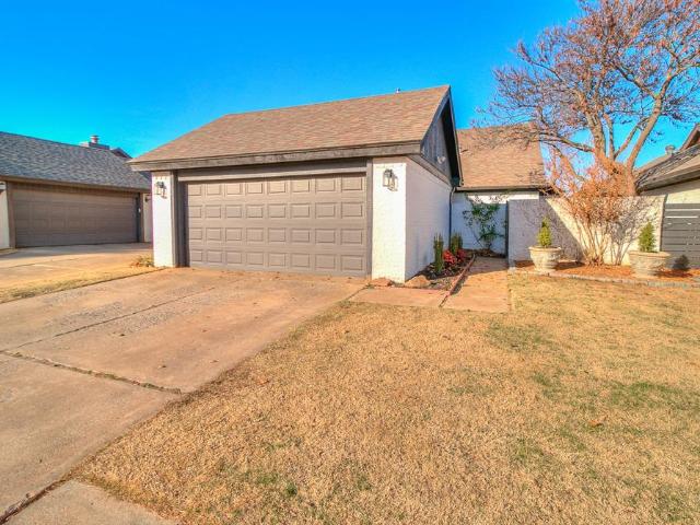 3813 Ives Way