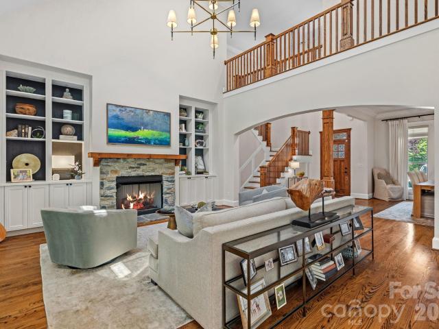 3813 Lakeside Drive