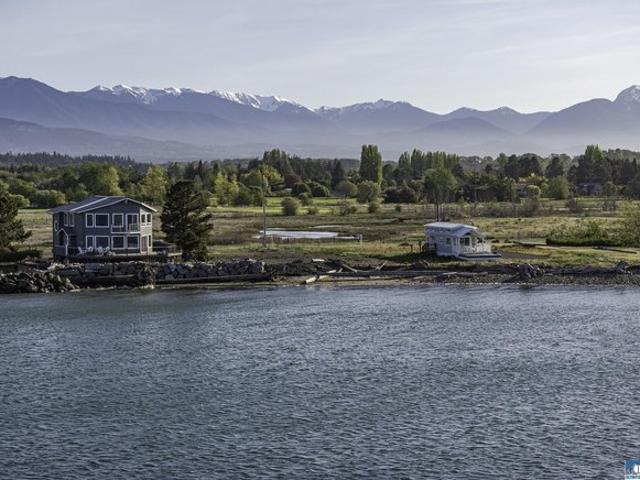 381 3 Crabs Rd, Sequim, WA 98382