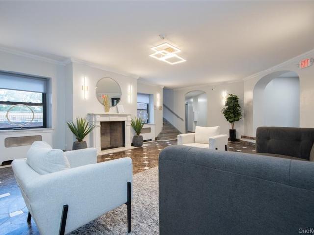 381 Broadway 2B