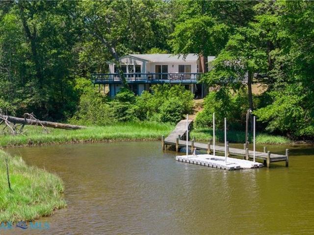 381 Dawson Ln, White Stone, VA 22578