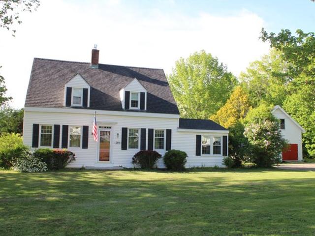 381 Highland Ave, Gardiner, ME 04345