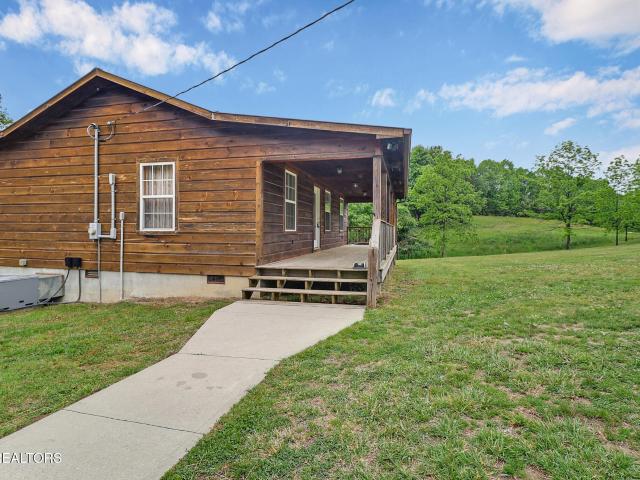 381 Lowe Rd