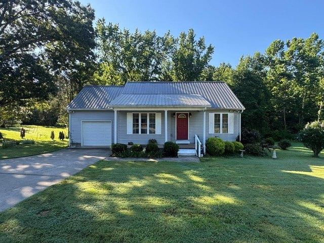 381 Longview Dr, Camden, TN 38320