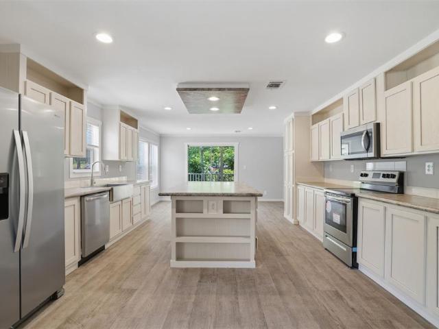 381 NW Ridge Lane