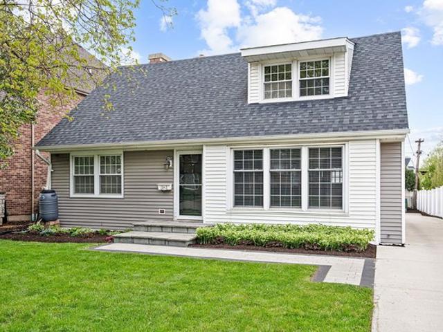 381 S Berkley Ave, Elmhurst, IL 60126