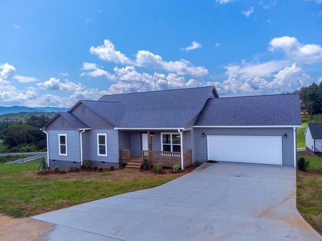 381 Scenic Ridge Cir, Franklin, NC 28734