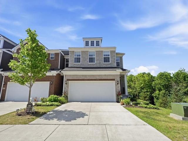 381 Strawberry Dr, Rochester Hills, MI 48307