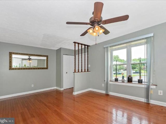 381 W Thornhill