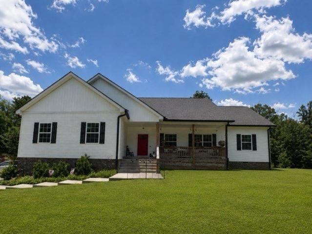 381 Tummins Rd, McEwen, TN 37101