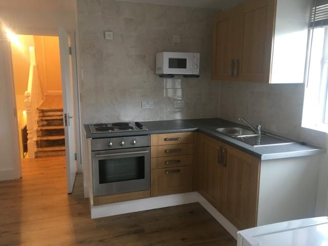 381N FULHAM Large double studio flat