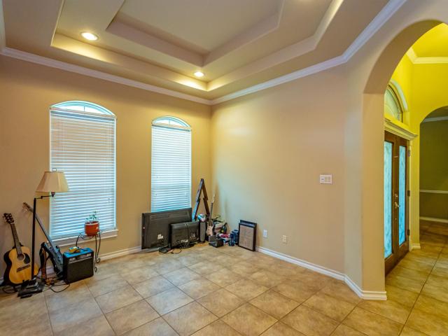 3824 Crestwind Dr
