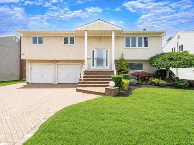 3824 Illona Ln, Oceanside, NY 11572