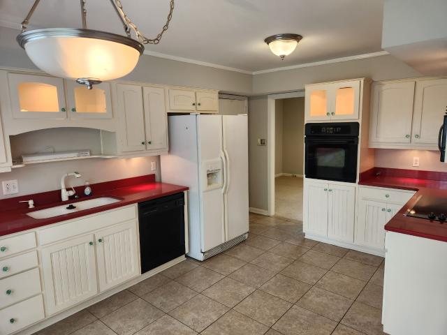 3824 Lake Aire Ct