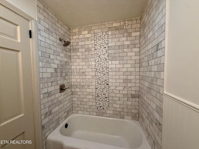 3824 Longwood Drive