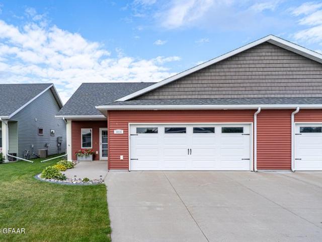 3824 35th St S, Grand Forks, ND 58201