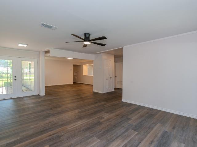 3825 Buckingham Row