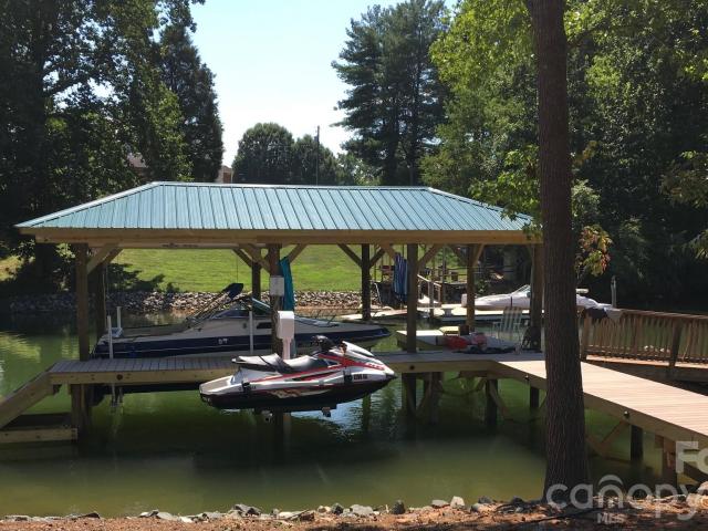 3825 Chevlot Hills Road