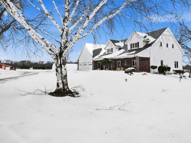 3825 County Road 40 NE