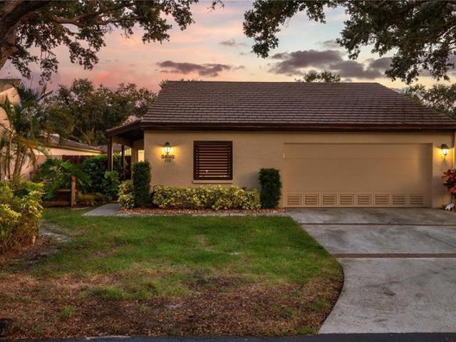 3825 Glen Oaks Manor Dr, Sarasota, FL 34232