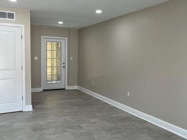 3825 Ridgelake Drive # 312