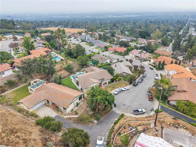 3825 Skycrest