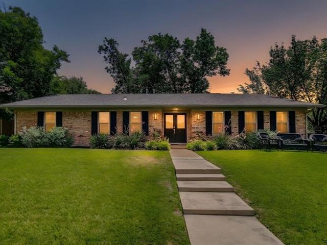 3825 Twilight Dr S, Benbrook, TX 76116