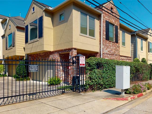 3826 Center Street