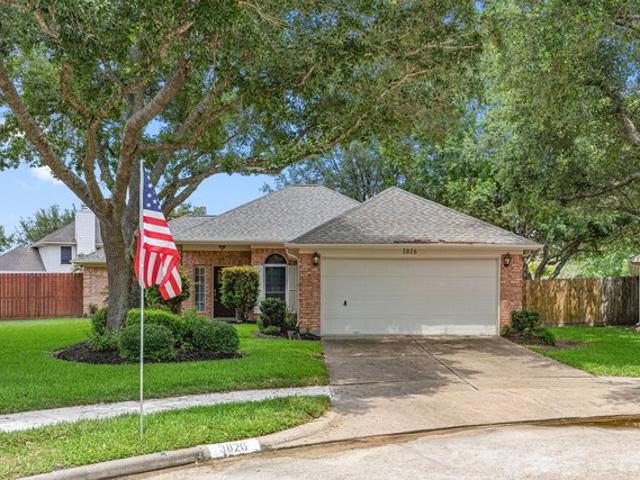 3826 Pin Oak Dr N, Pearland, TX 77581