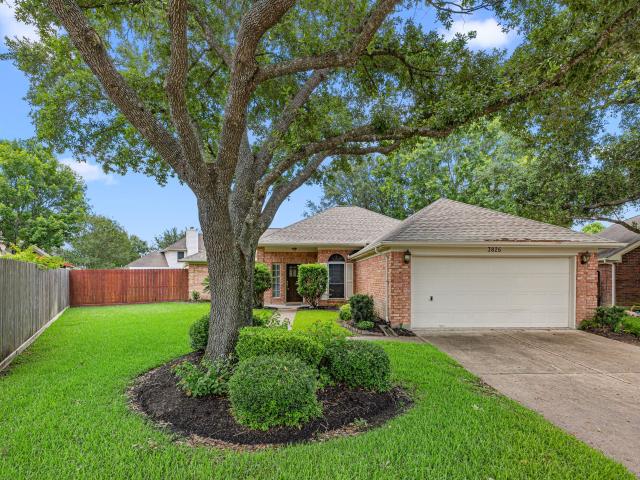 3826 Pin Oak Drive N