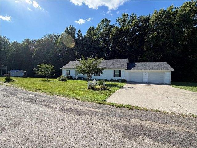 3826 Running Deer Rd, Jonesville, NC 28642