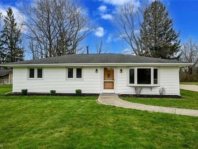 3826 Saint Nicholas Dr, Richfield, OH 44286