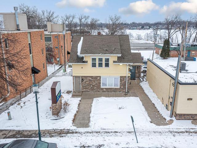 3826 W Broadway Avenue