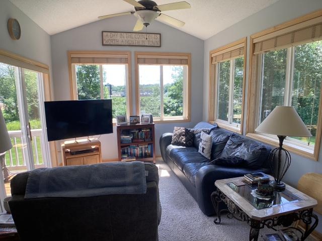 3827 Meadowview Way