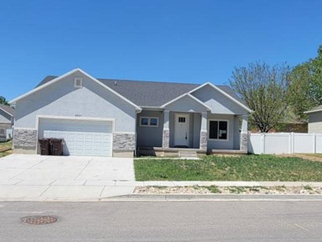 3827 N Adams St E, Eagle Mountain, UT 84013